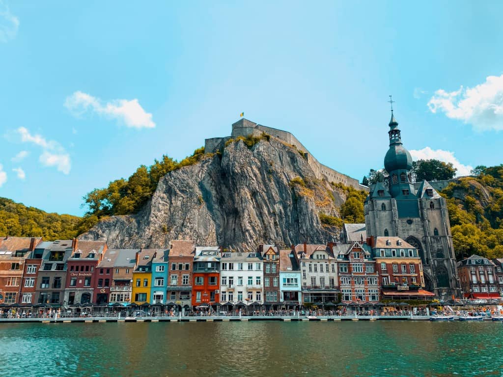 ดิแนนท์ (Dinant) เที่ยวเมืองเล็กน่ารักในหุบเขาริมแม่น้ำมิวส์ เบลเยียม | BeyondYaovy
