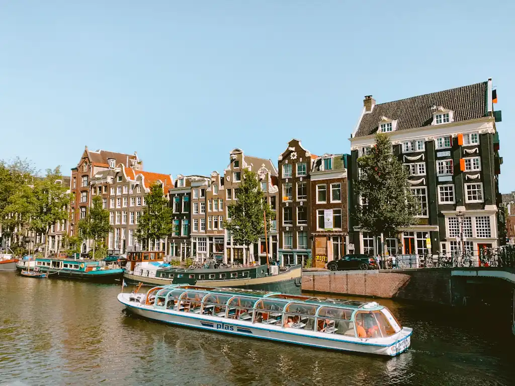 คู่มือการล่องเรือเที่ยวในคลองอัมสเตอร์ดัม | BeyondYaovy