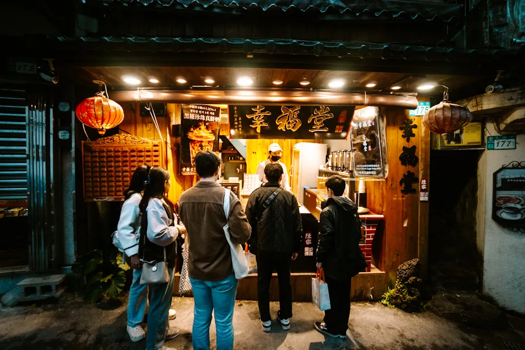 วิธีเดินทางไปจิ่วเฟิ่น (Jiufen) ด้วยรถบัสและรถไฟ | BeyondYaovy